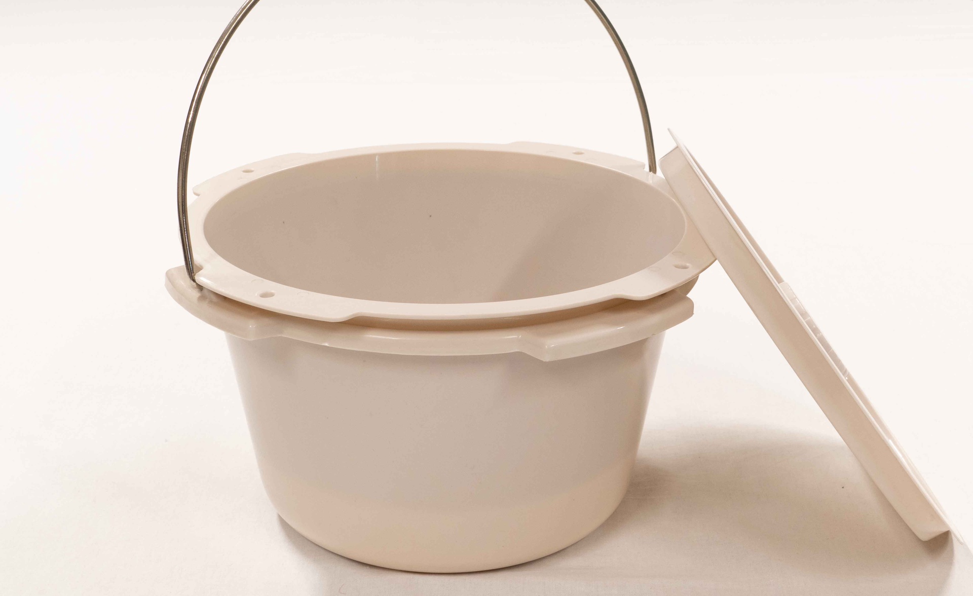 Commode Bucket with Lid and Splash Guard | EASIE Living Retail Store